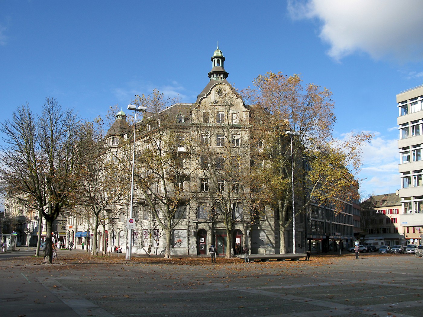 Ehemaliges Postgebäude Helvetiaplatz - kreis4unterwegs